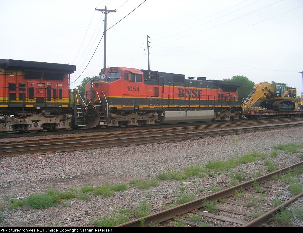 BNSF 1054